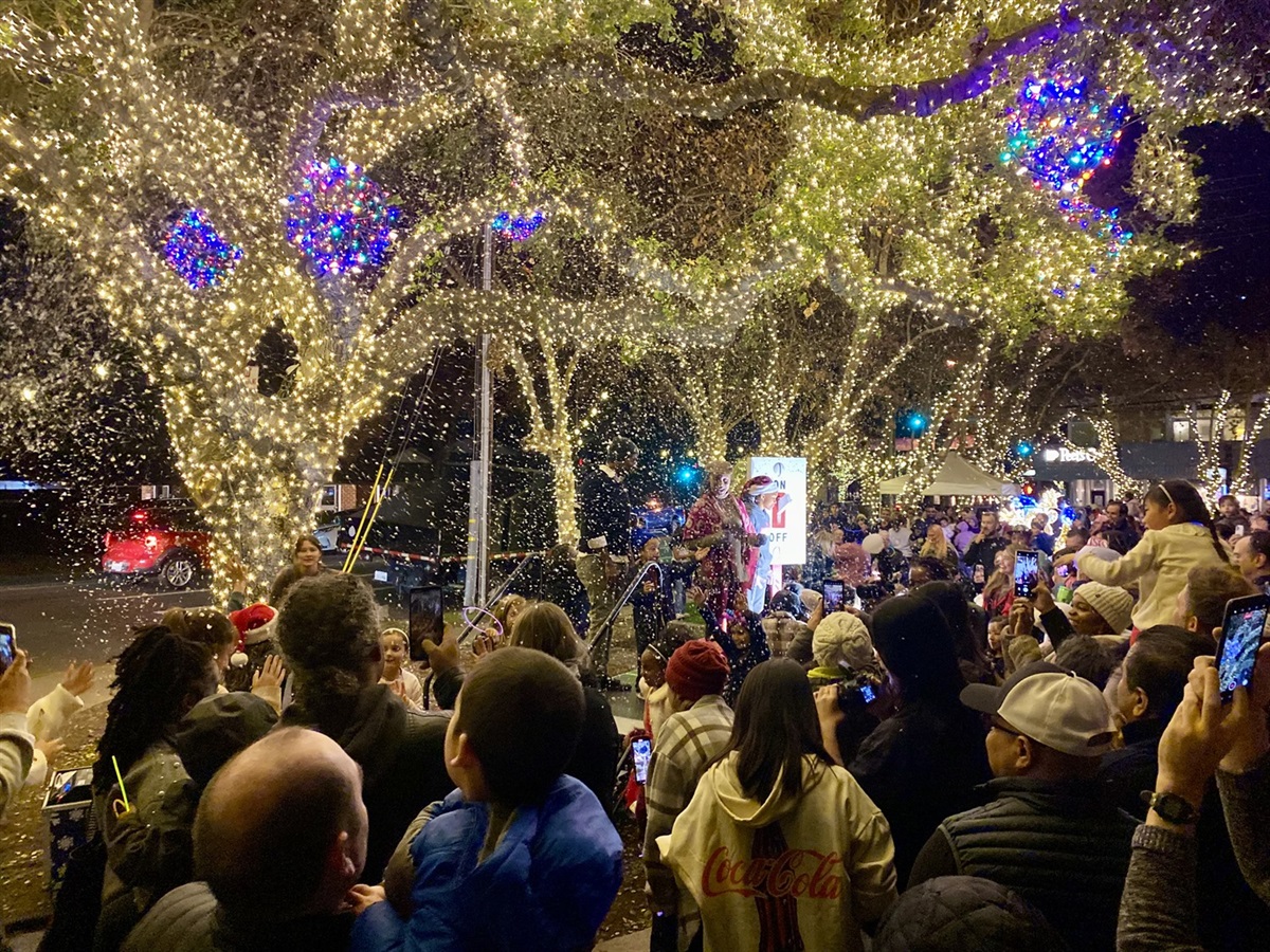 Photos: Shop Local! Light Up the Season City of Menlo Park