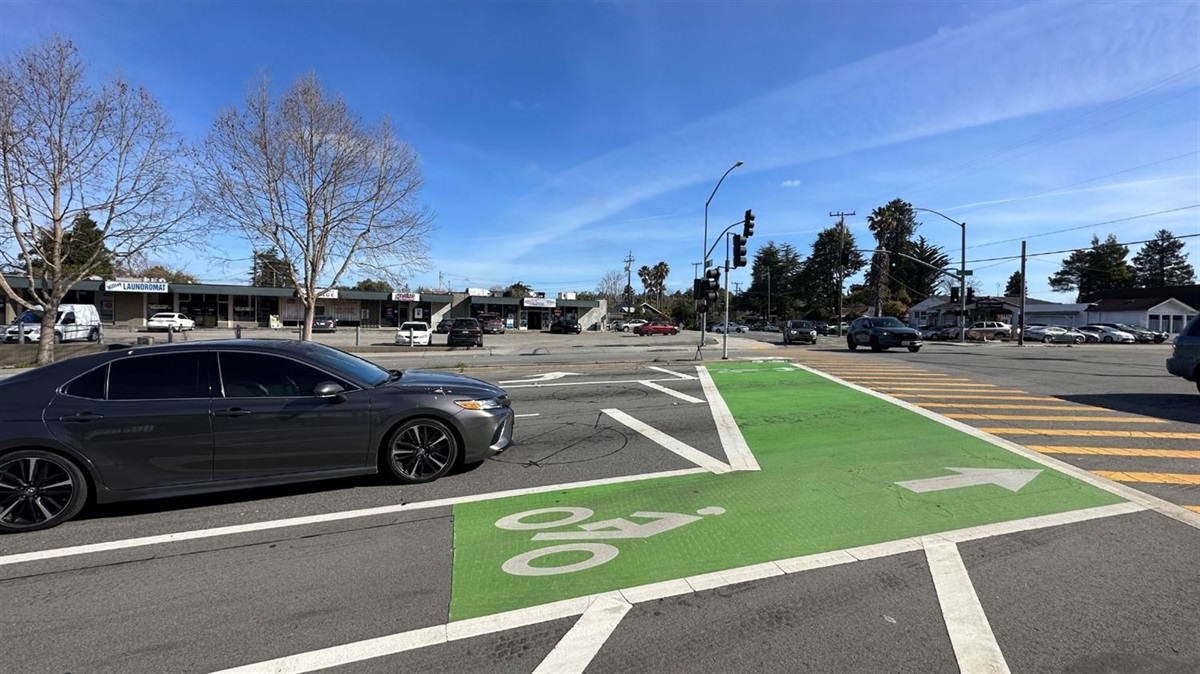 How to navigate streets safely using the bike box City of Menlo Park